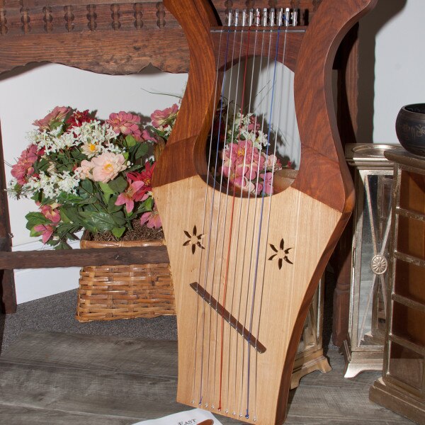 Roosebeck Kinnor Harp - Light - www.ensoulmusic.com