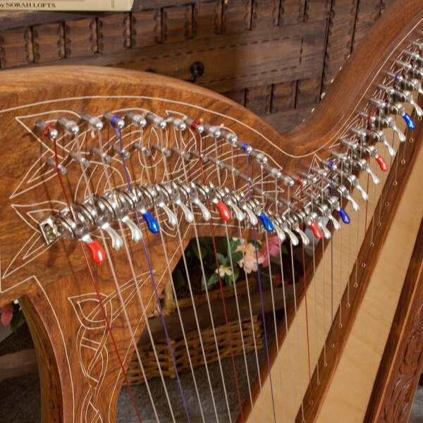 Roosebeck Minstrel Harp 29-String Chelby Levers Sheesham Thistle - www ...